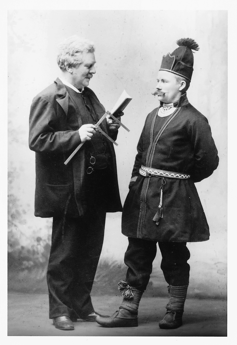 Antropologen Gustaf Retzius i färd med att mäta härjedalssamen ...