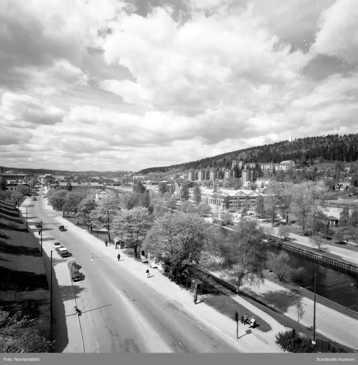 Översiktsbilder tagna från kyrkan norrut över Storbron och Stadsbacken ...