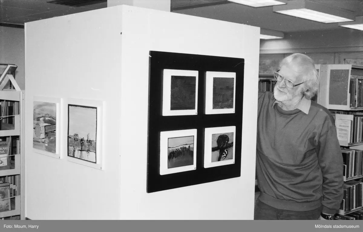 Karl-Erik Bodner ställer ut på Kållereds bibliotek, år 1984. "Karl-Erik ...