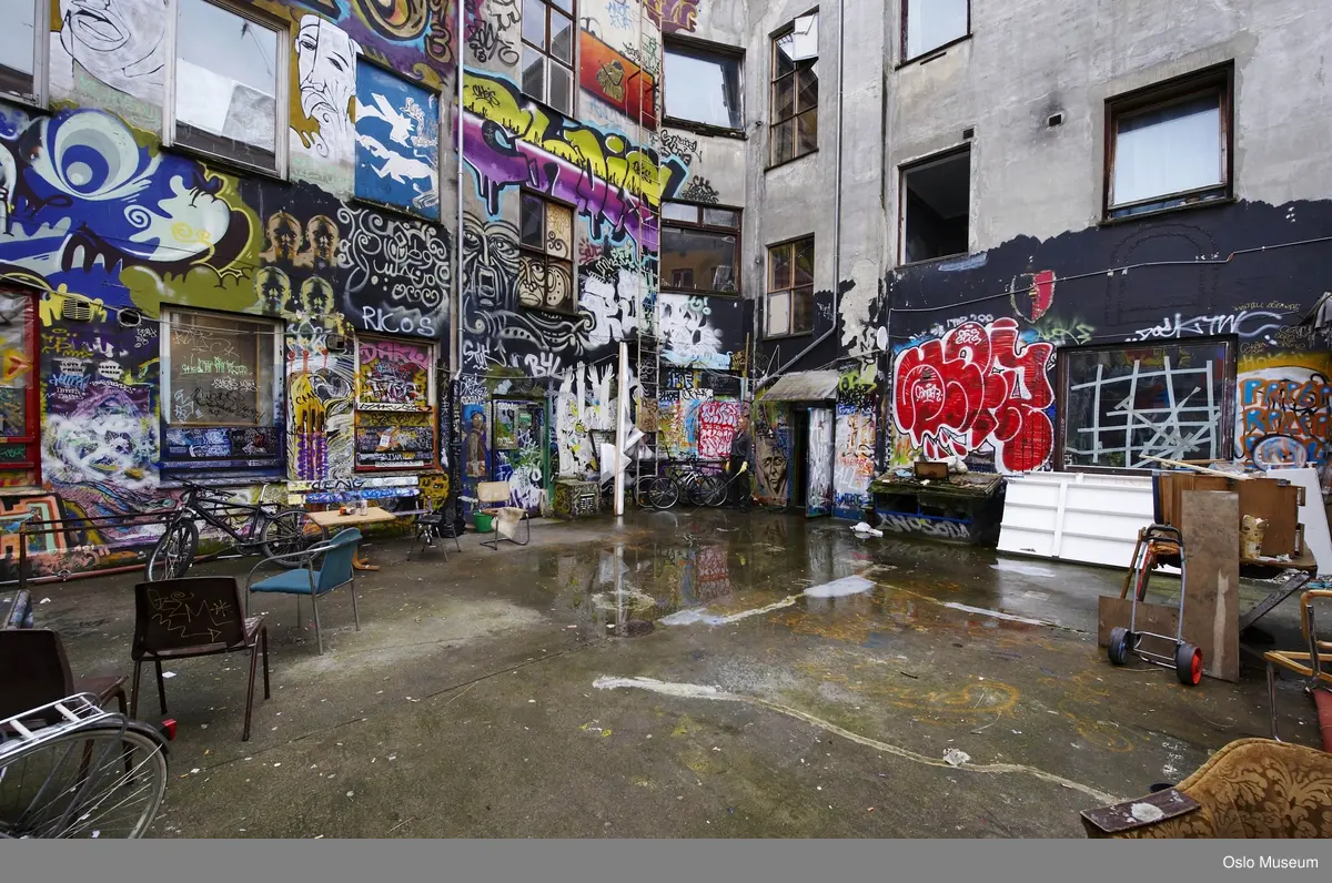 Hausmania, selvstyrt ungdomshus, indre gårdsrom, graffiti, tagging ...