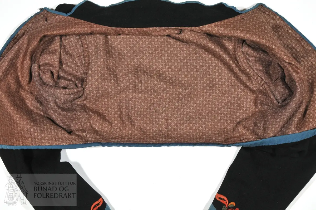 Trøye - Norsk institutt for bunad og folkedrakt / DigitaltMuseum