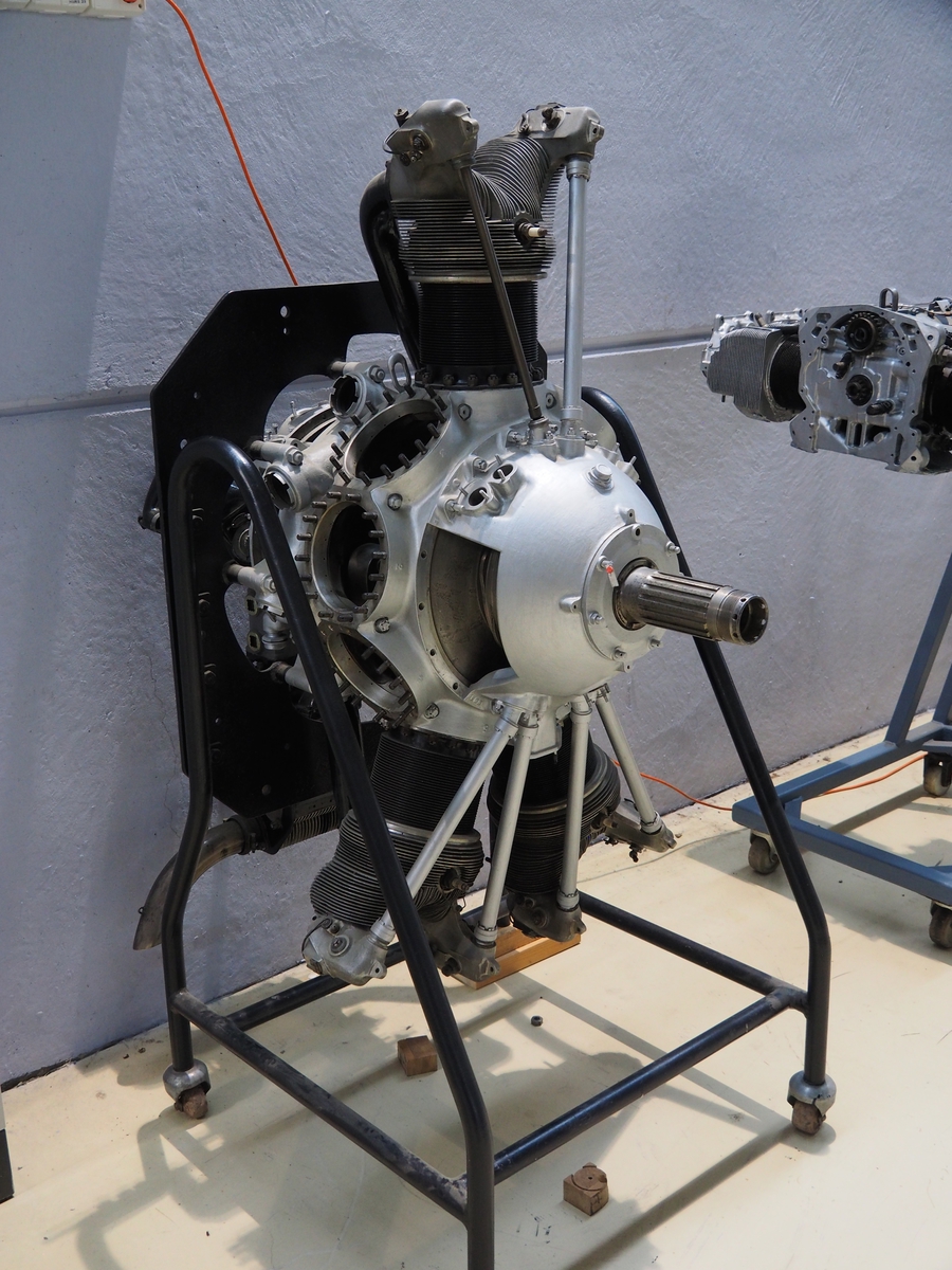 Flymotor BMW132 - Forsvarets museer / DigitaltMuseum