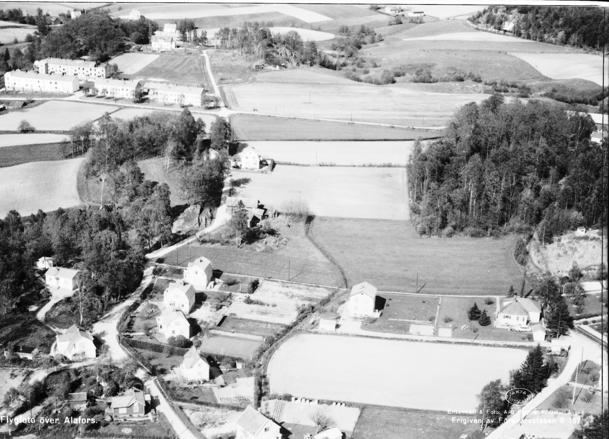 "Flygfoto över Alafors" - Vänersborgs museum / DigitaltMuseum