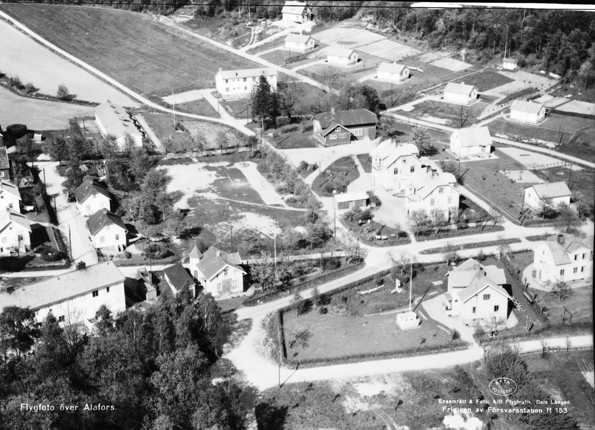"Flygfoto över Alafors" - Vänersborgs museum / DigitaltMuseum