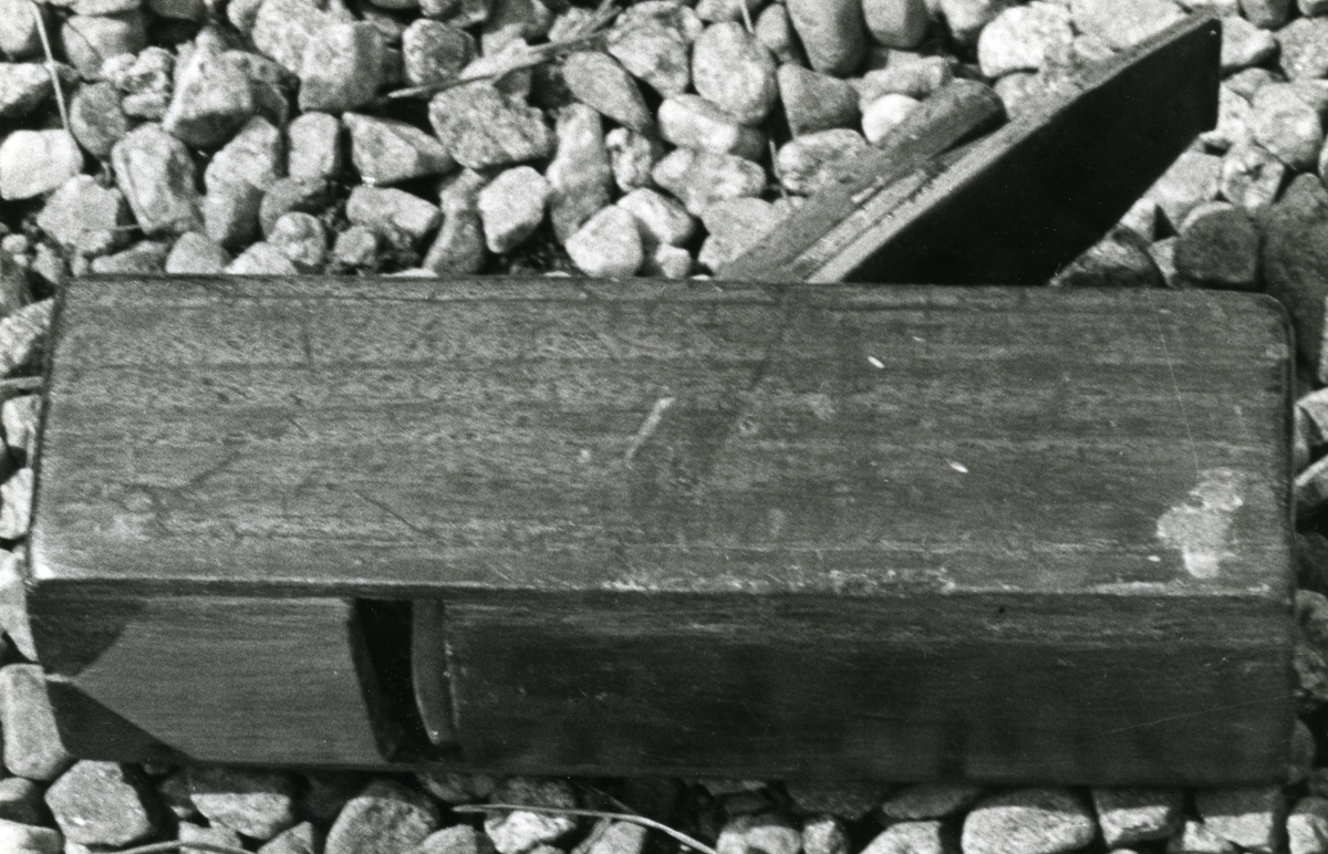 Kälhyvel. Hyvel för hyvling av borden konkava i längdriktningen. Ägare ...