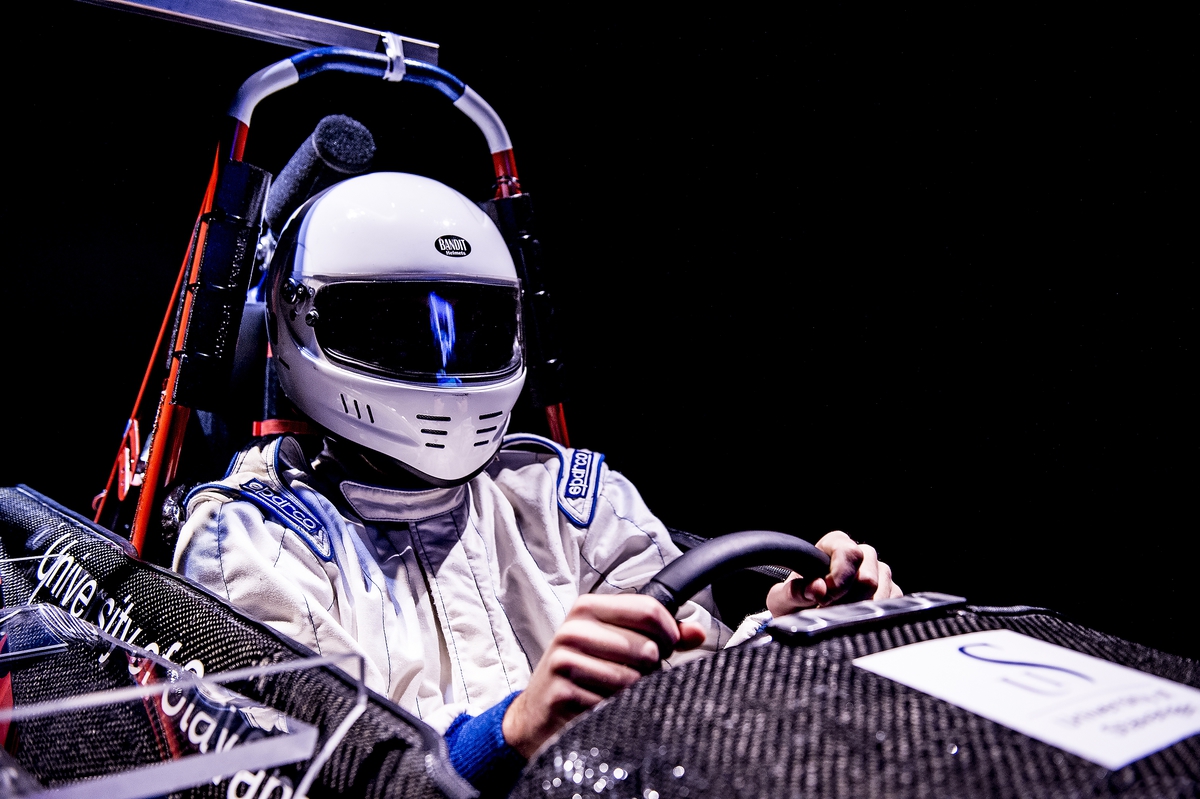Utstillingsåpning, ION Racing med besøk av studentenes egen "The Stig ...