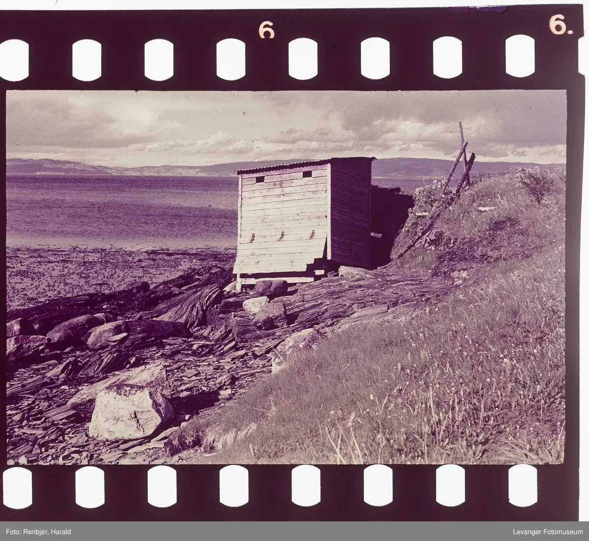 Fra Sjøbadet, Levanger en utedo. - Levanger Fotomuseum / DigitaltMuseum