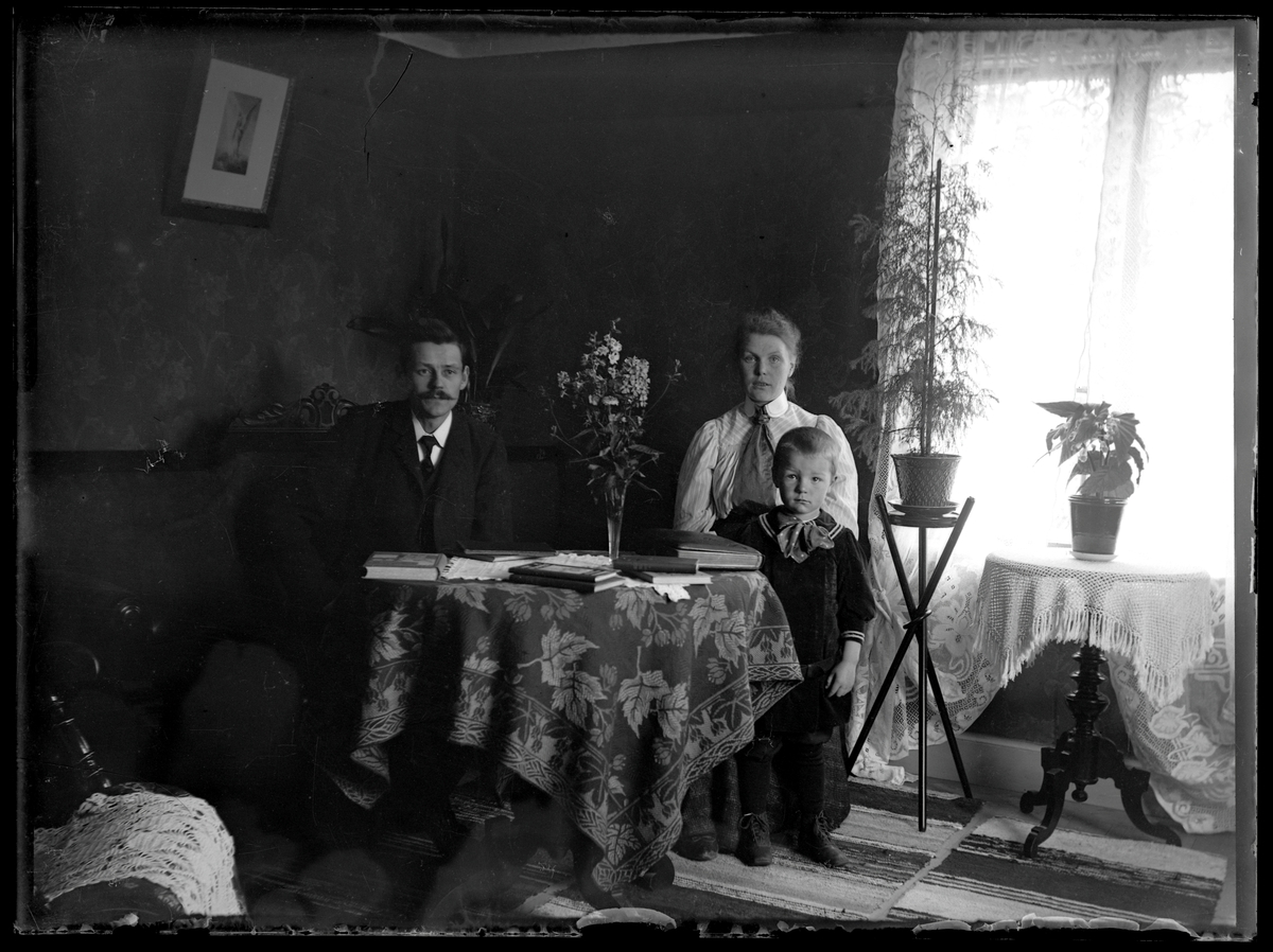 Karl och Jenny Magnusson med sonen Harald - Västergötlands museum ...
