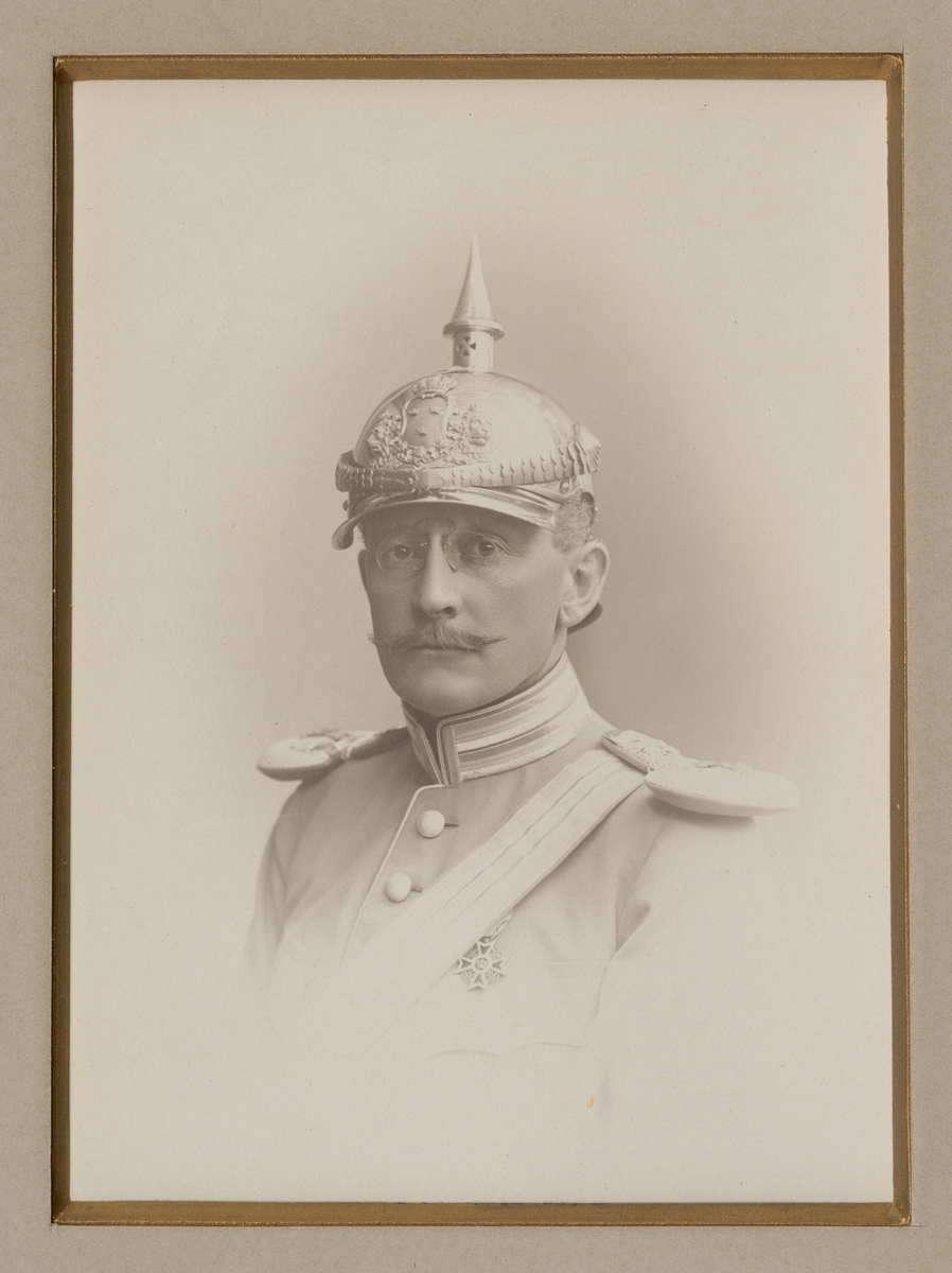 Porträtt av Carl Gustaf Gerard De Geer af Finspång, ryttmästare vid ...