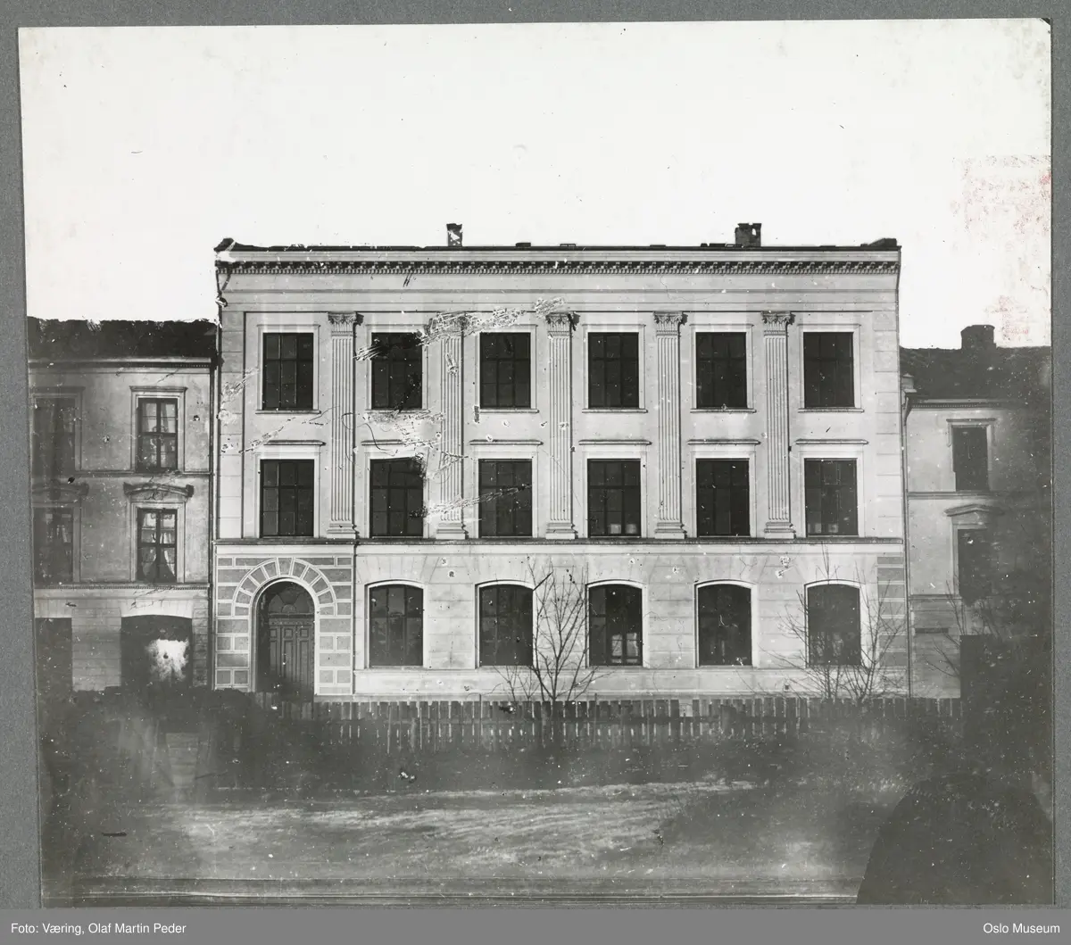 hage, gjerde, bygårder - Oslo Museum / DigitaltMuseum