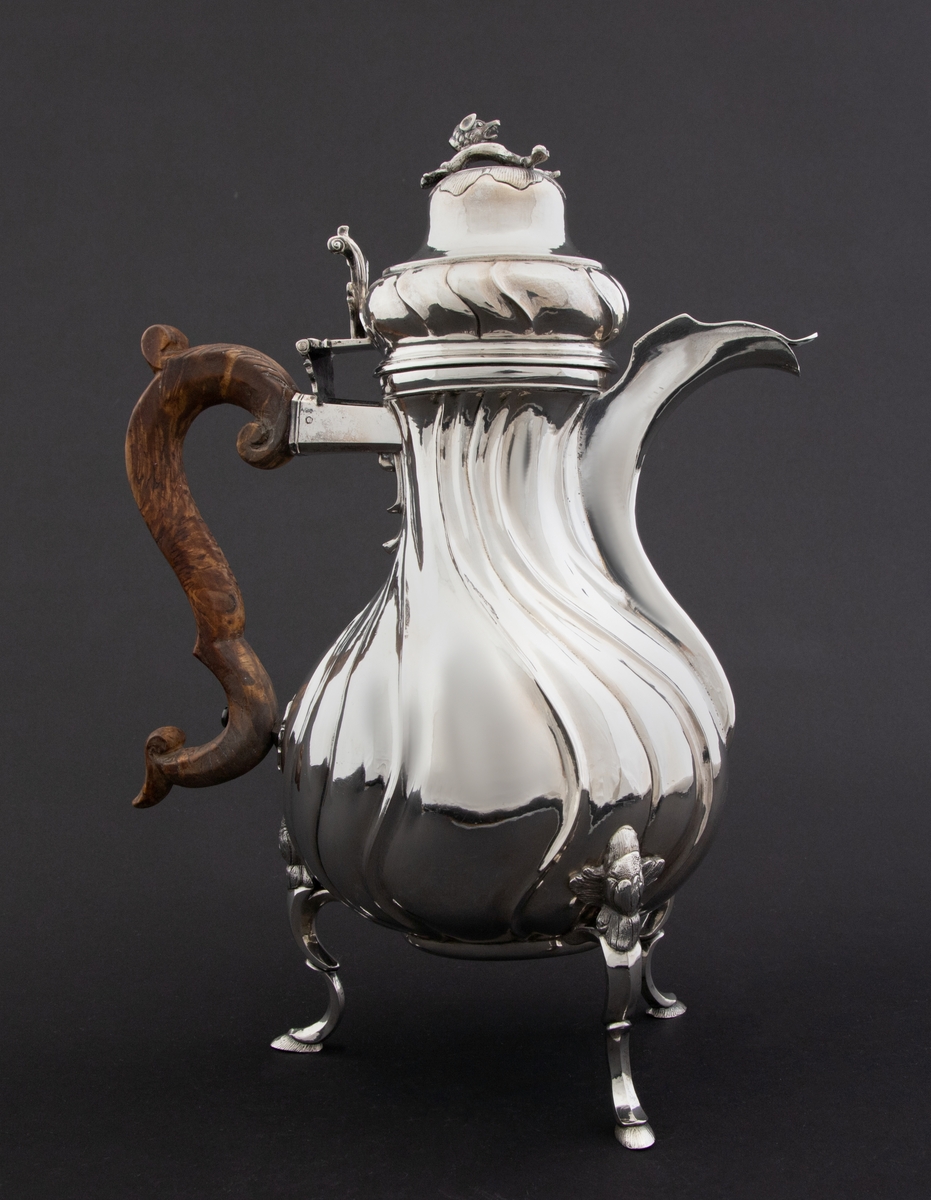 Kaffekanne - Nordenfjeldske Kunstindustrimuseum / DigitaltMuseum