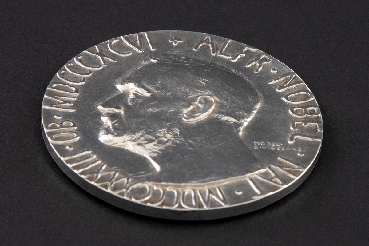 Medaljen til Nobels fredspris [Fredsprismedaljen] - Nordenfjeldske ...