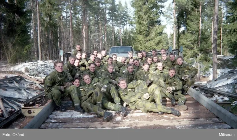 Gruppbild med balkbro 2 (BB 2). Ing 2. - Miliseum / DigitaltMuseum