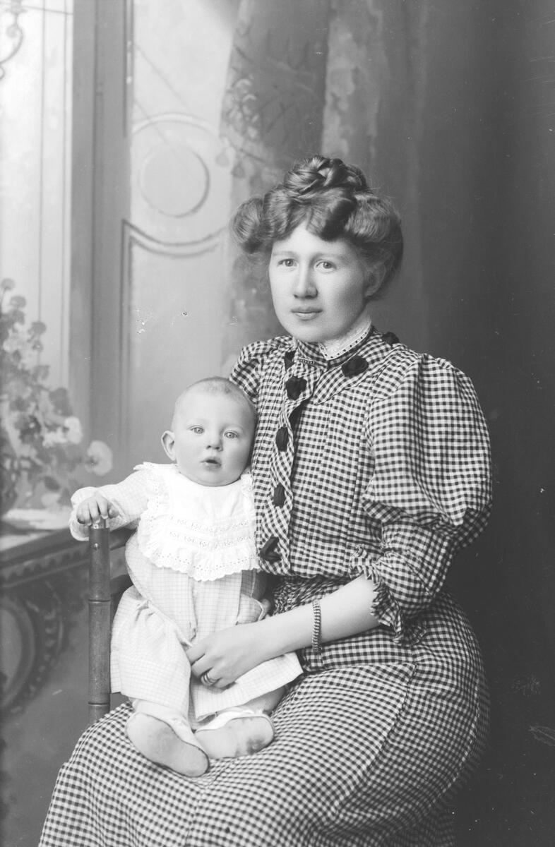 Signe Lindberg; Ingår i porträttsamlingen från Knut Wallins ateljé ...