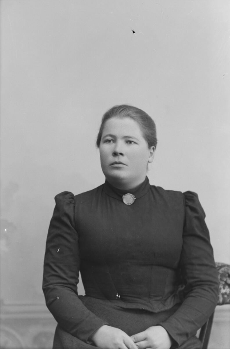 Maria Pettersson; Ingår i porträttsamlingen från Knut Wallins ateljé ...