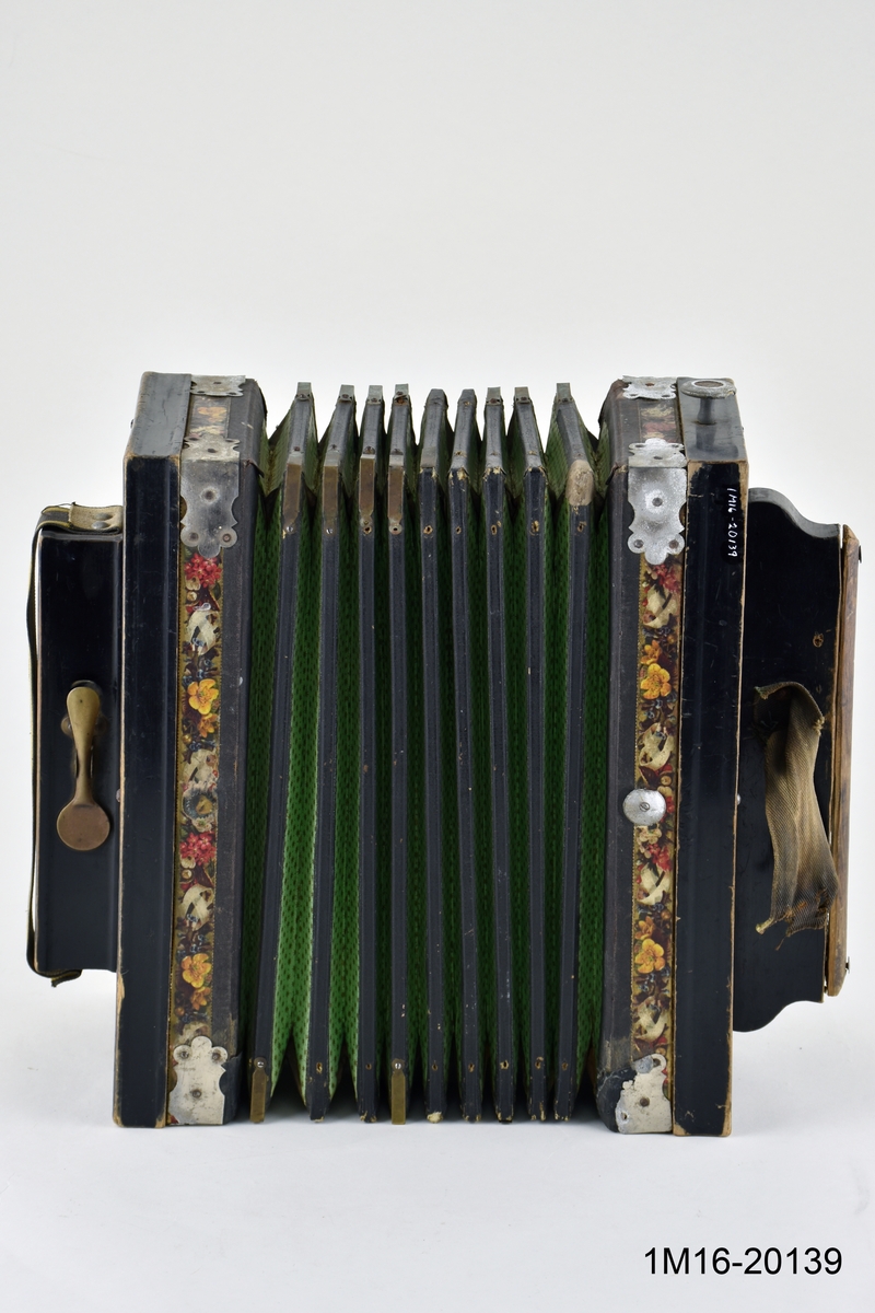 Dragspel - Västergötlands museum / DigitaltMuseum