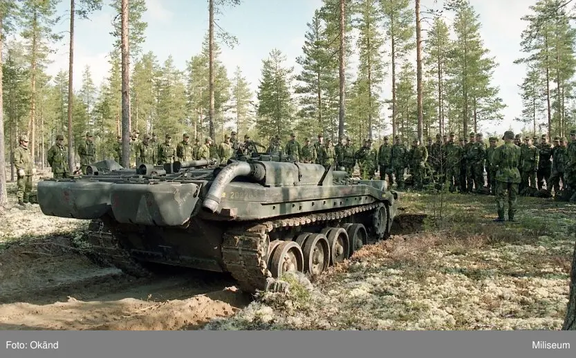 Undervisning av stridsvagn 103 (Strv 103) i eldställning. - Miliseum ...