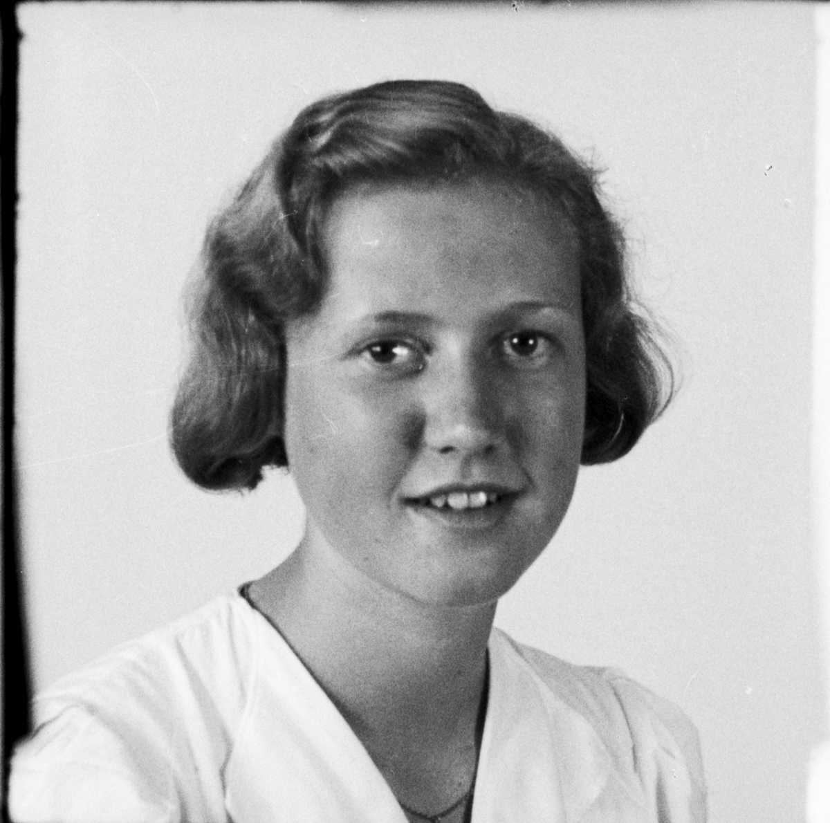 Inga-Britt Bergsten från Stockholm, 1937 - Upplandsmuseet / DigitaltMuseum