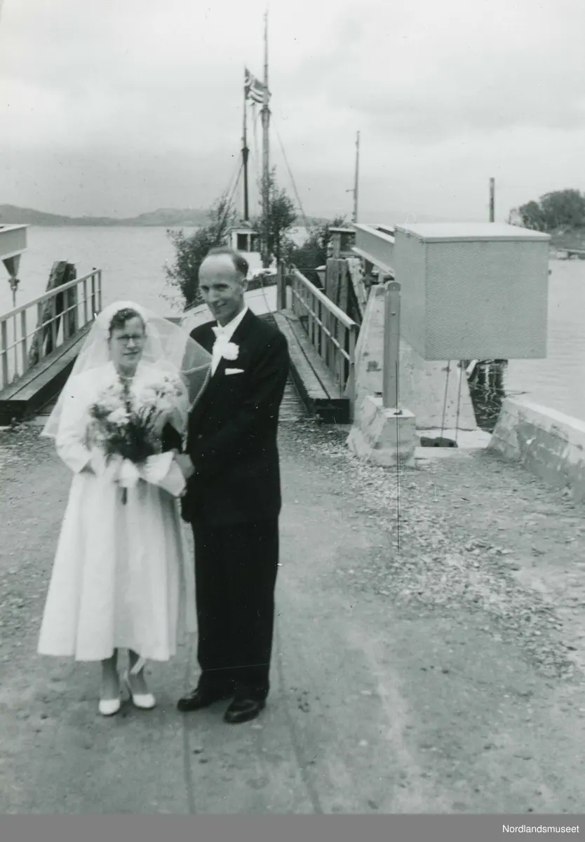 Brudebilde av Randi og Albert Peder Andreas (f. 1923) Andersen fra ...