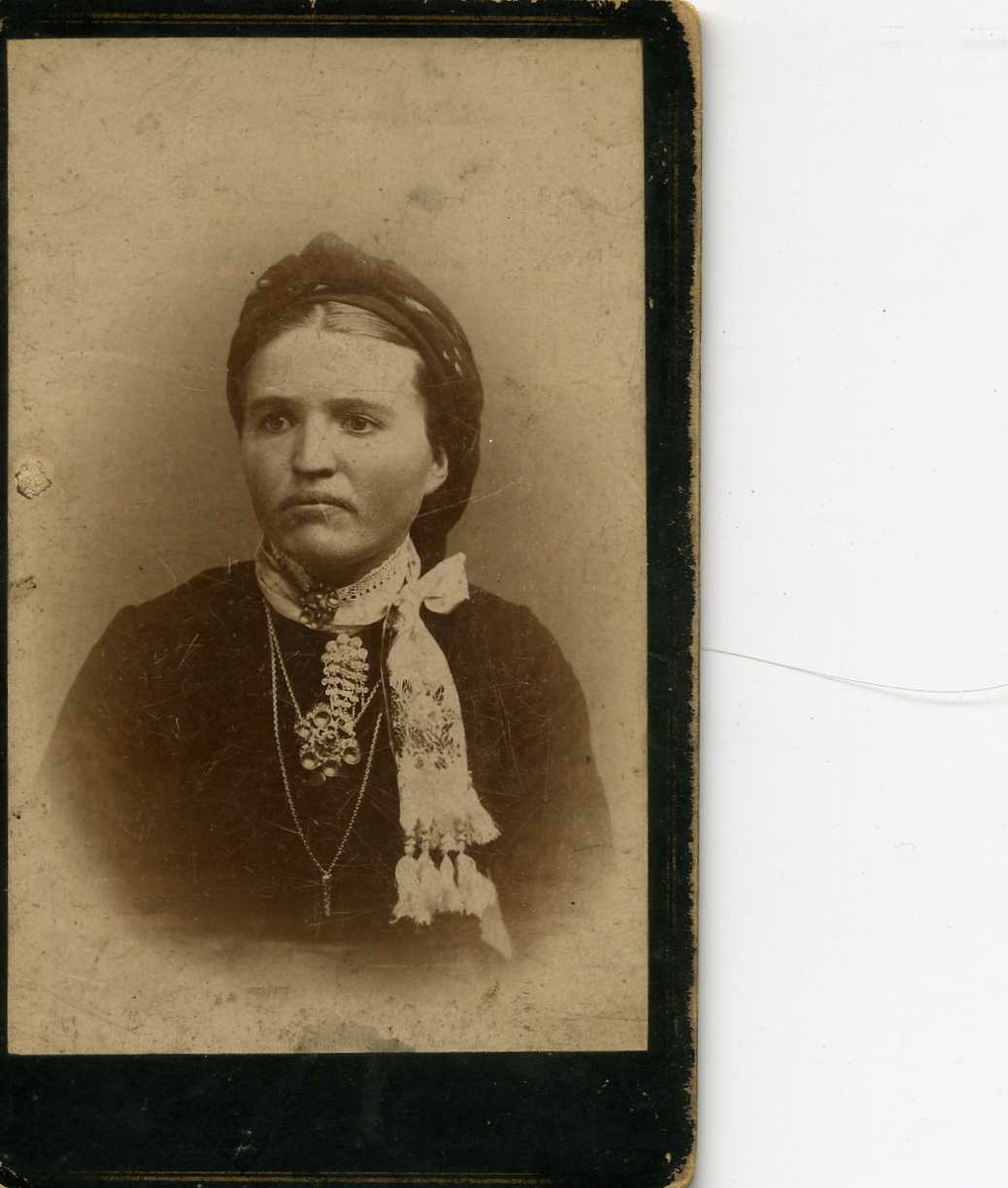 Liv Tormodsdotter Damkos. - Vest-Telemark Museum / DigitaltMuseum