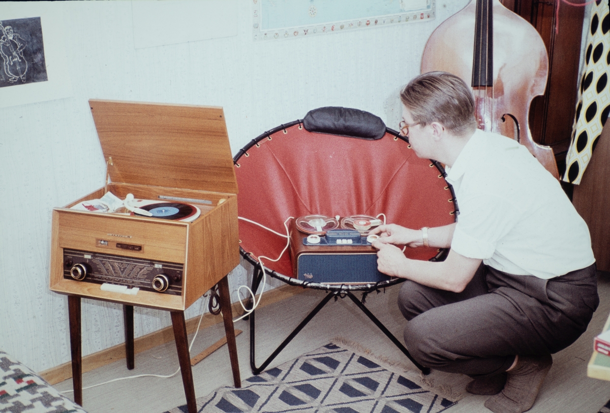 Jag spelar in på band, hos Finn Eriksson. Första bandspelaren Ericorder ...