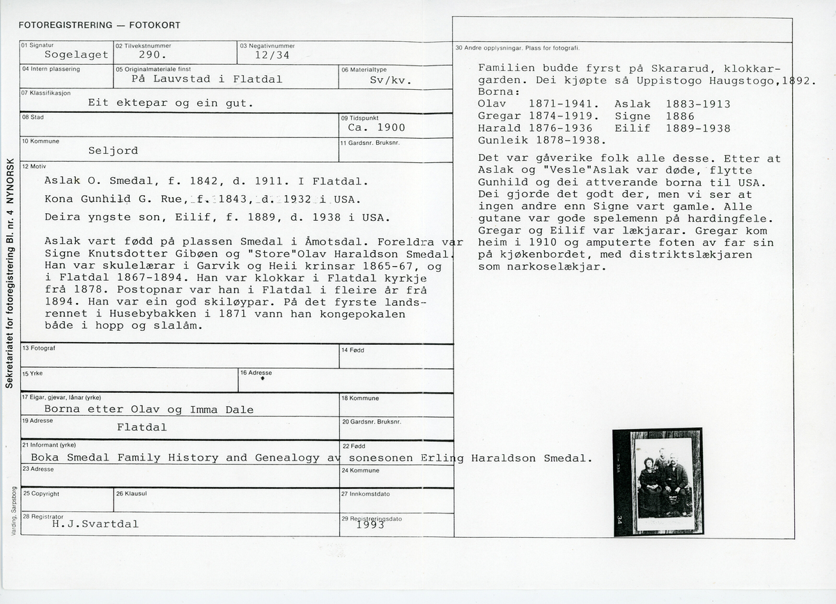 Aslak Smedal med kona Gunhild (f. Rue) og sonen Eilif - Bø Museum ...