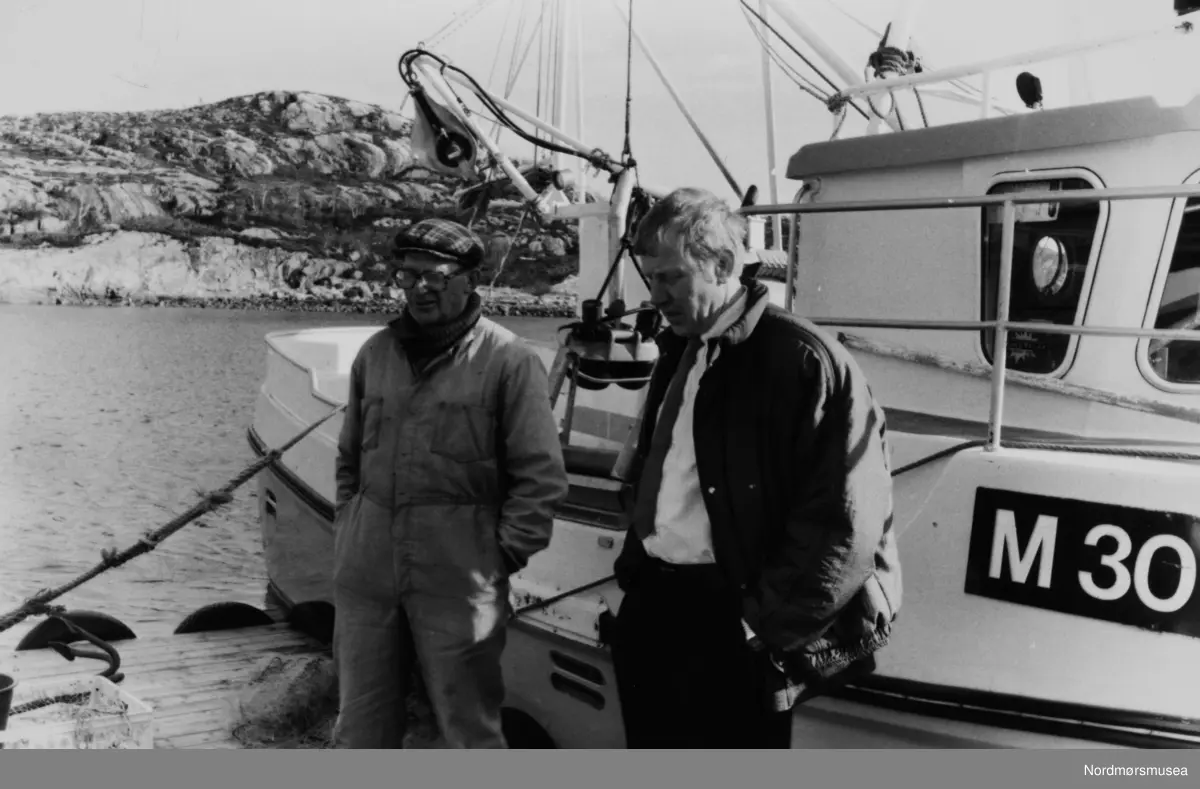 Kåre Gjerde og Knut Baardset, orfører i Aure. Foto 1980 tallet. Bildet ...