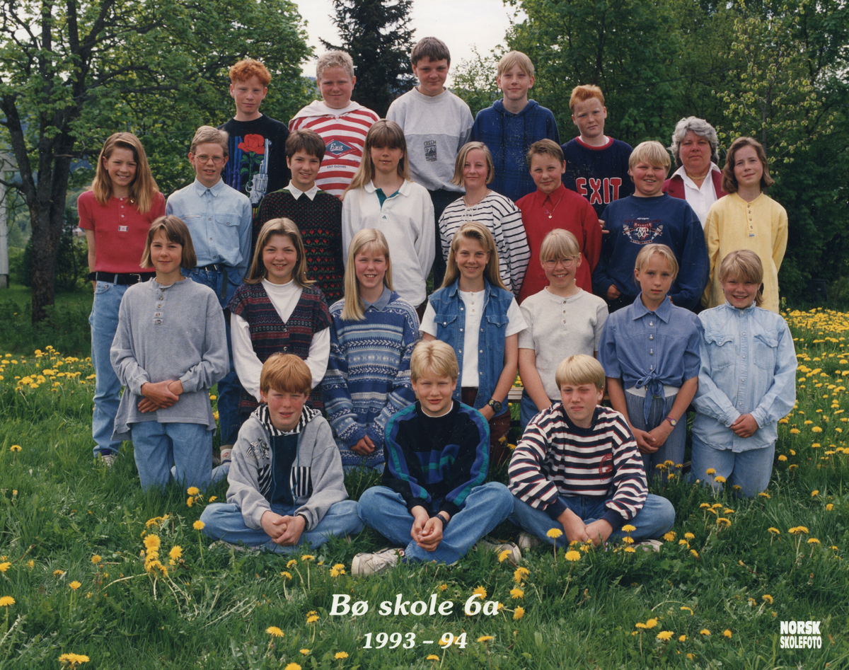 Klasse 6a på Bø skule 1993/94, med lærar Unni Vreim. Elevane er fødd i ...