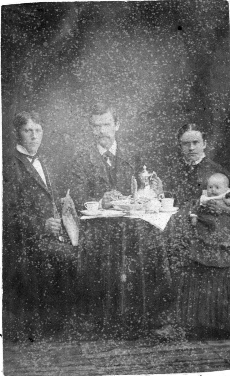 Fargar med familie. - Midt-Telemark Museum / DigitaltMuseum