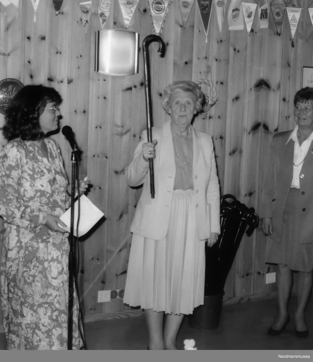 Mary Haga (70) Fikk den første spaserstokk. 1980 tallet. Bildet er fra ...