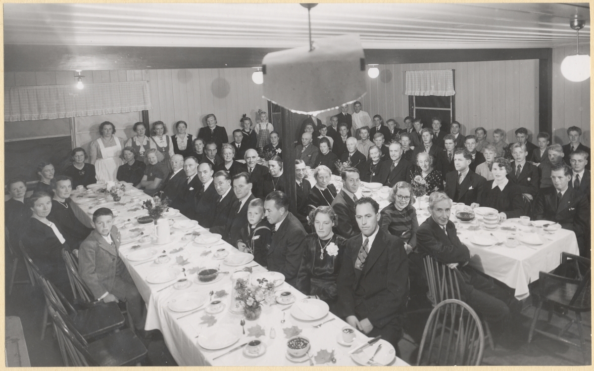 Høstfest på Falstad skolehjem (1944) - Falstadsenteret / DigitaltMuseum Høstfest på Falstad skolehjem (1944) - Falstadsenteret / DigitaltMuseum