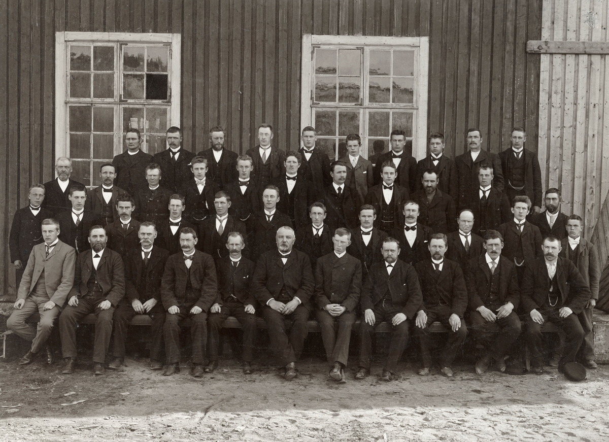 Gruppebilde av arbeidsstokken ved Klevfos Cellulose & Papirfabrik i ...