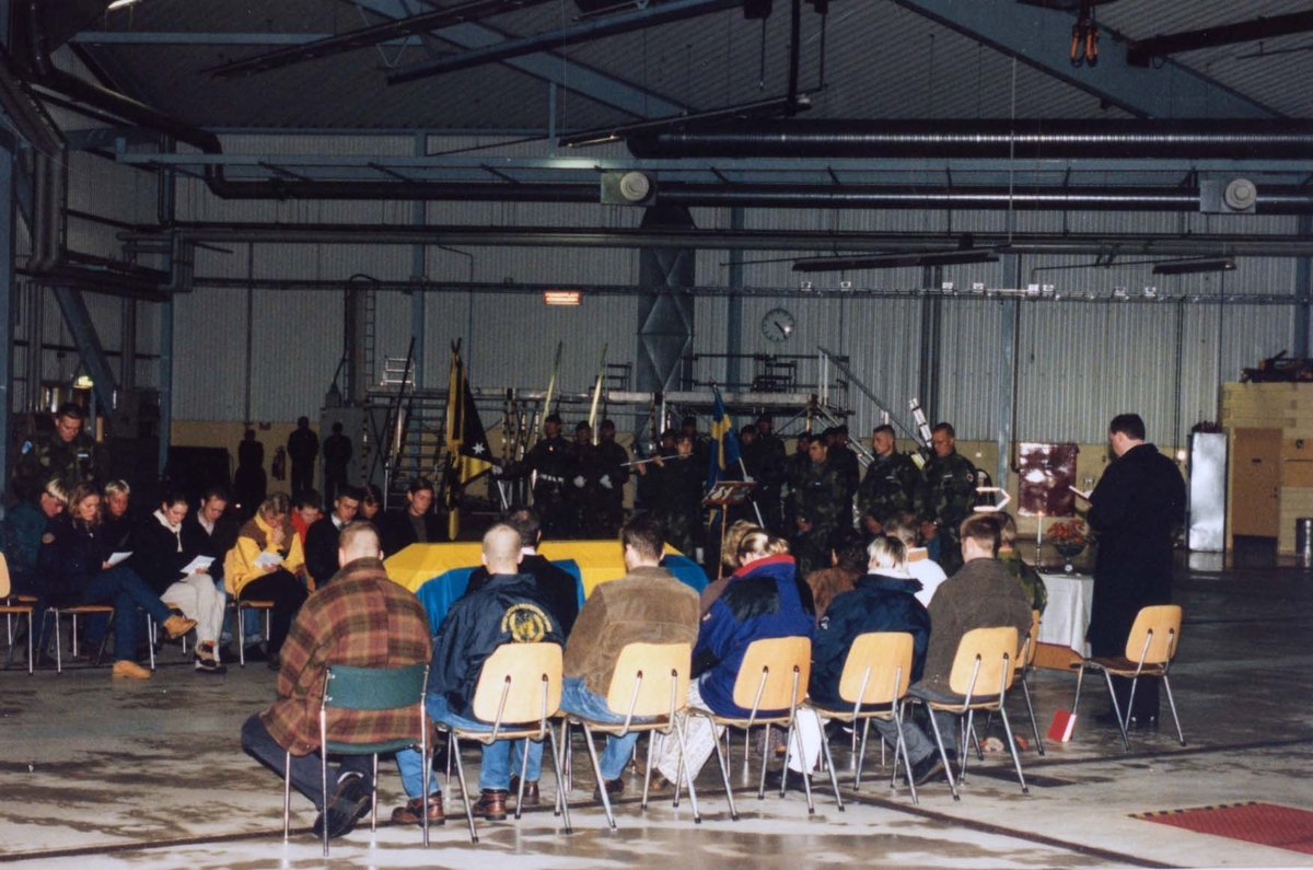 Hemkommen FN-soldat i likkista till Såtenäs. - Garnisonsmuseet ...
