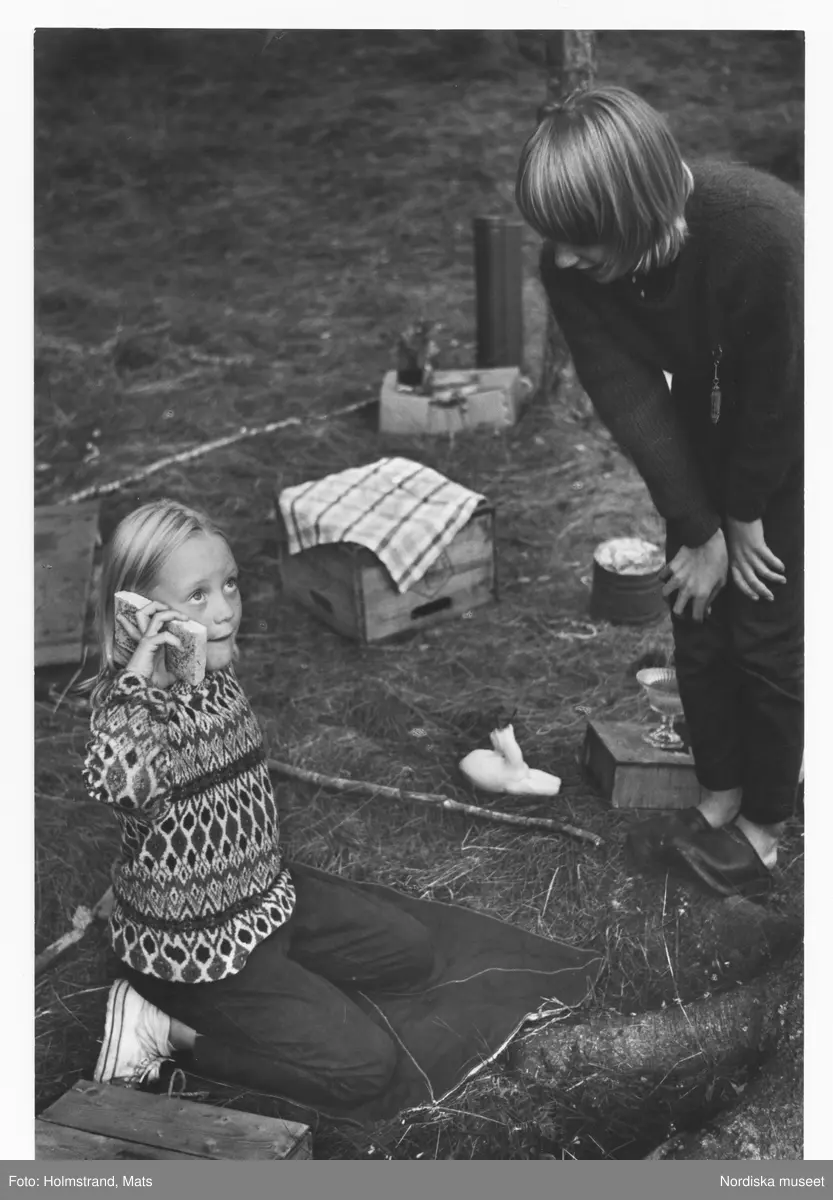 " Sommaren har inga väggar ". Vålön. - Nordiska museet / DigitaltMuseum