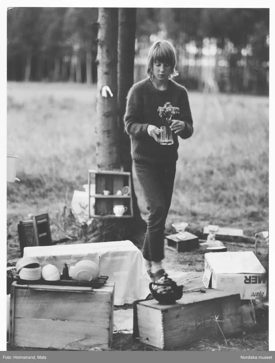 " Sommaren har inga väggar ". Vålön. - Nordiska museet / DigitaltMuseum