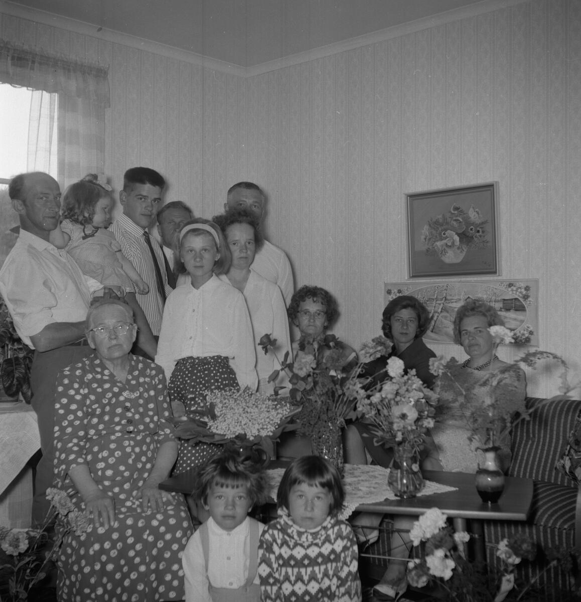 Johanna Boströms 70 årsdag den 20/6 1964. Från vänster: Helge Hedberg ...