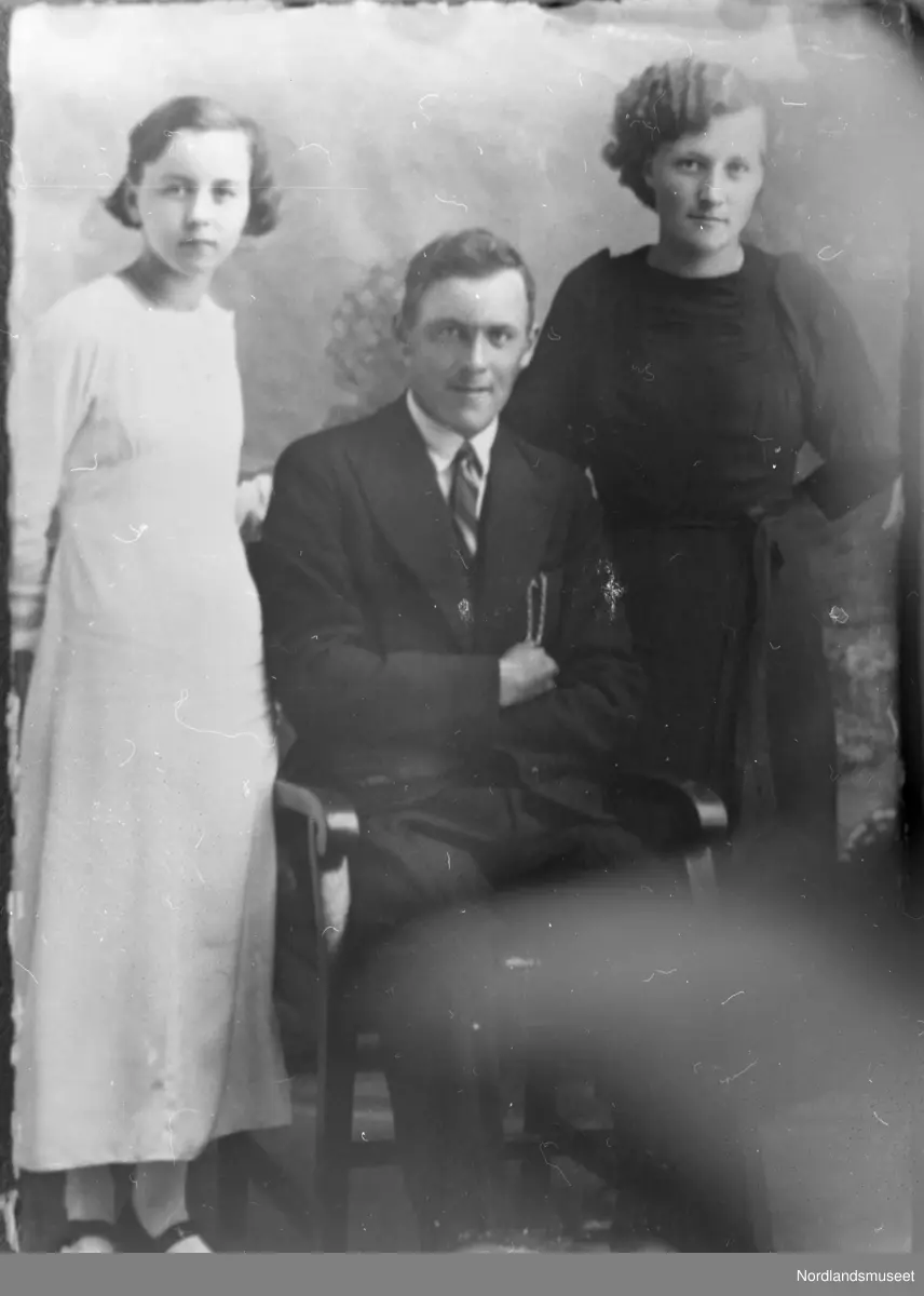 Astrid, Maria og Johan. - Nordlandsmuseet / DigitaltMuseum