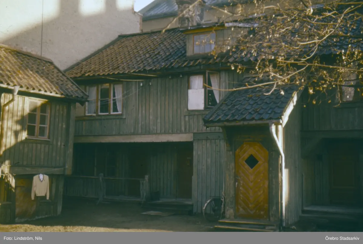 Bakgård på Gamla söder, 1950-tal - Örebro Stadsarkiv / DigitaltMuseum