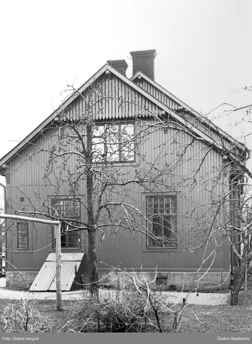 Byggnad vid Vasaskolan, 1900-1910 - Örebro Stadsarkiv / DigitaltMuseum