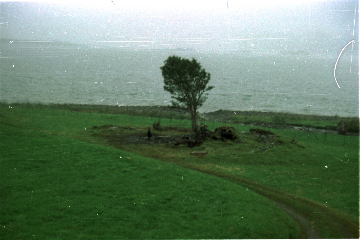 Ulstein, Ulstein sogn og prestegjeld gravning - Universitetsmuseet i ...