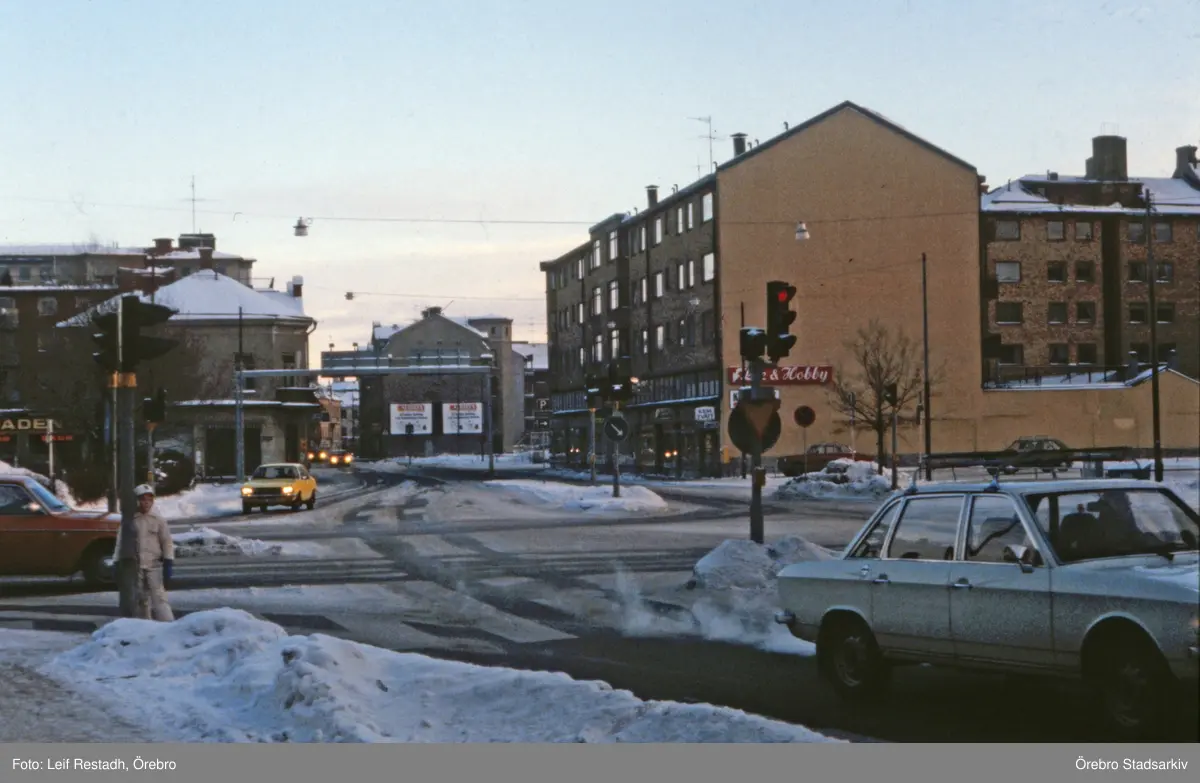 Engelbrektsgatan mot öster, 1980-tal - Örebro Stadsarkiv / DigitaltMuseum