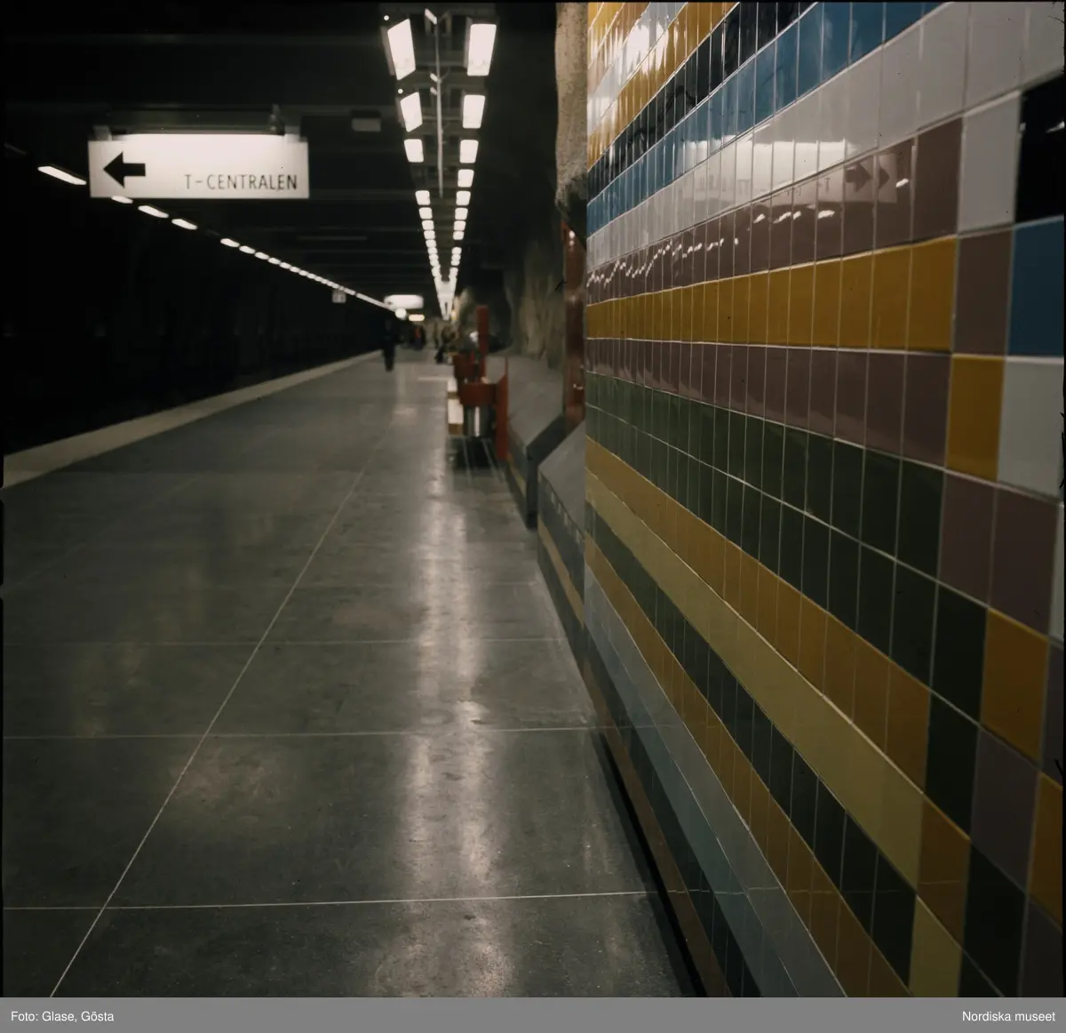 Tunnelbanan, perrong. - Nordiska museet / DigitaltMuseum