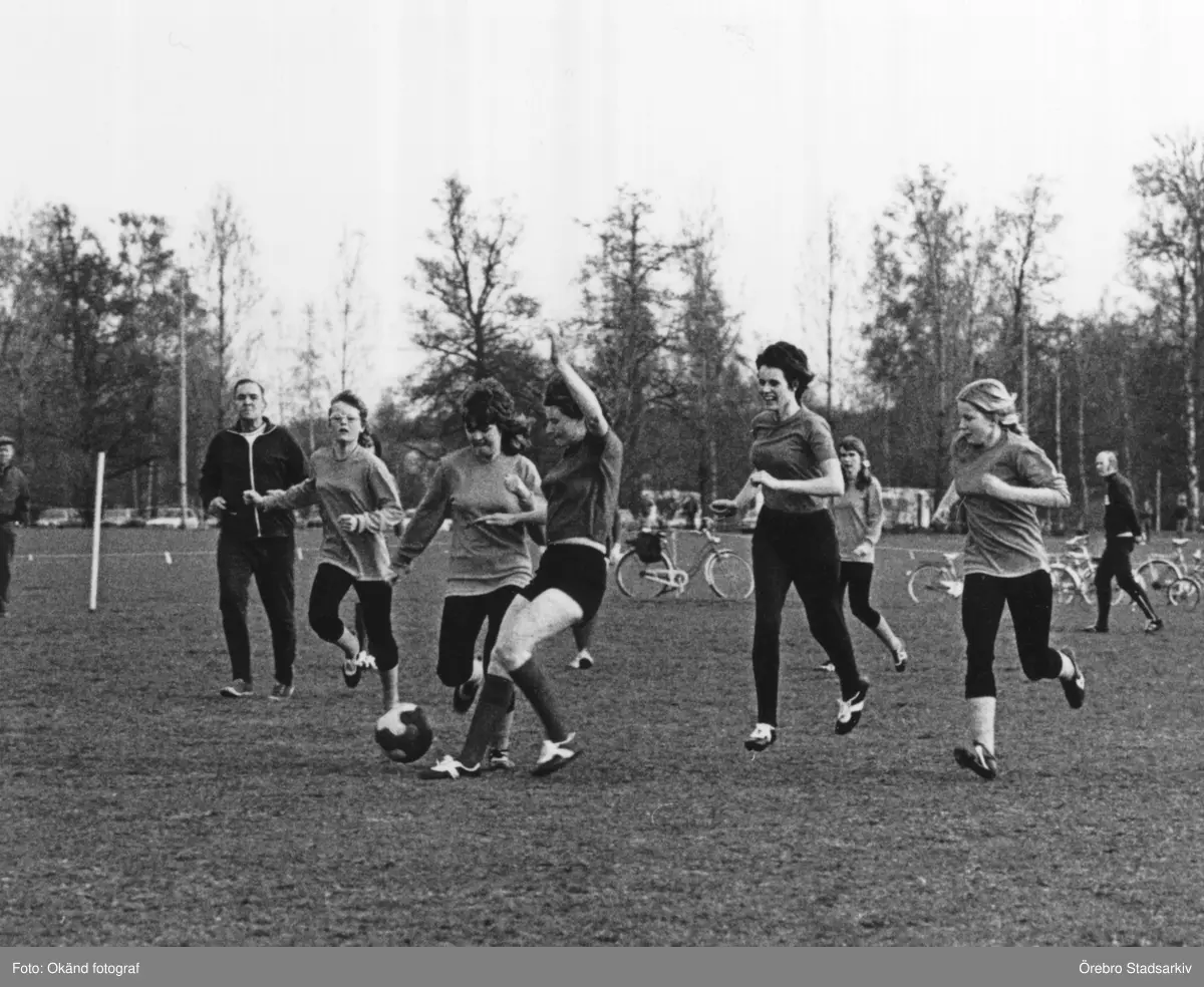 Damfotboll, 1970-tal - Örebro Stadsarkiv / DigitaltMuseum