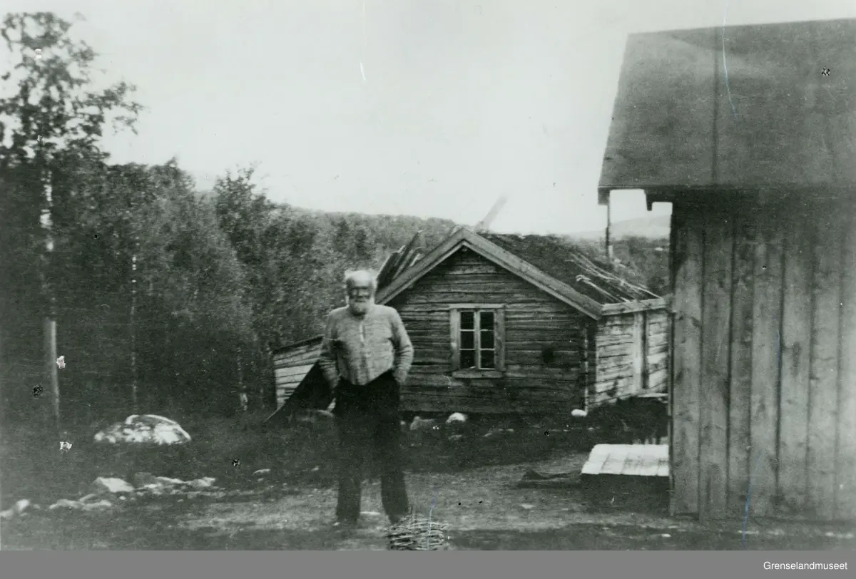 Martin Johansen Storskog. Her fotografert i 1927 i Sør-Varanger ...