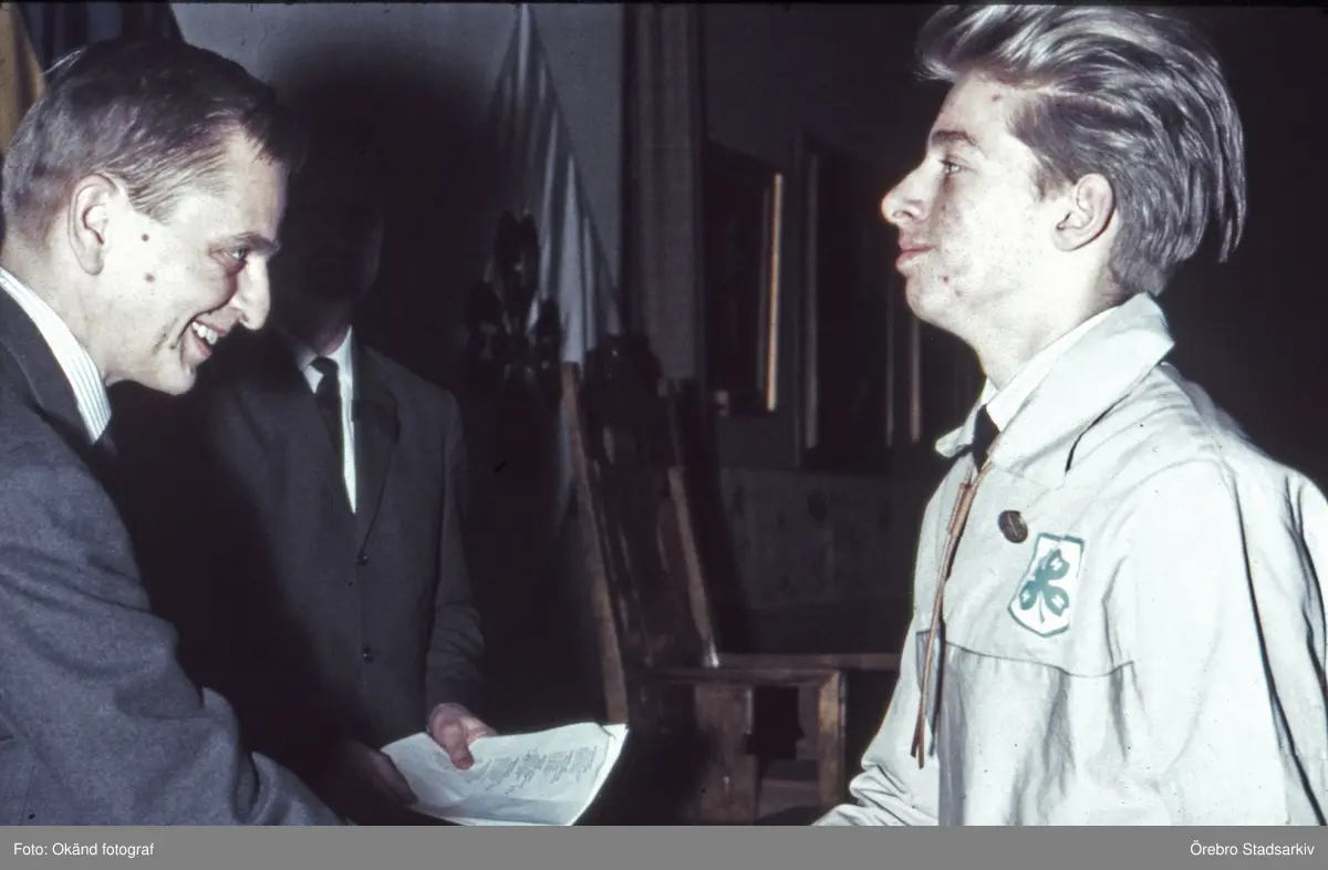 Olof Palme skakar hand med 4 H ungdomar, 1960-tal - Örebro Stadsarkiv ...
