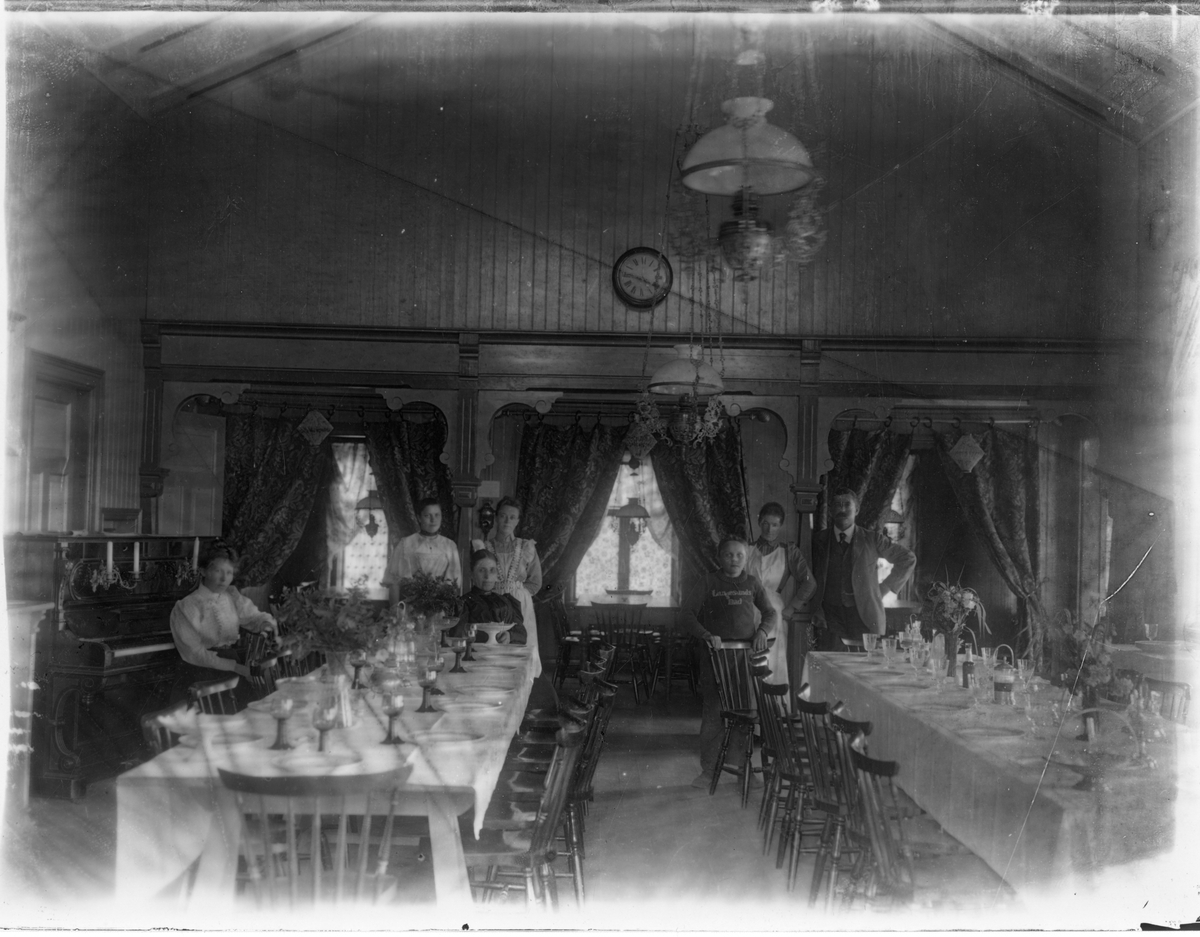 Motiv fra Langesund bad, oppdekking av bord. - Telemark Museum ...