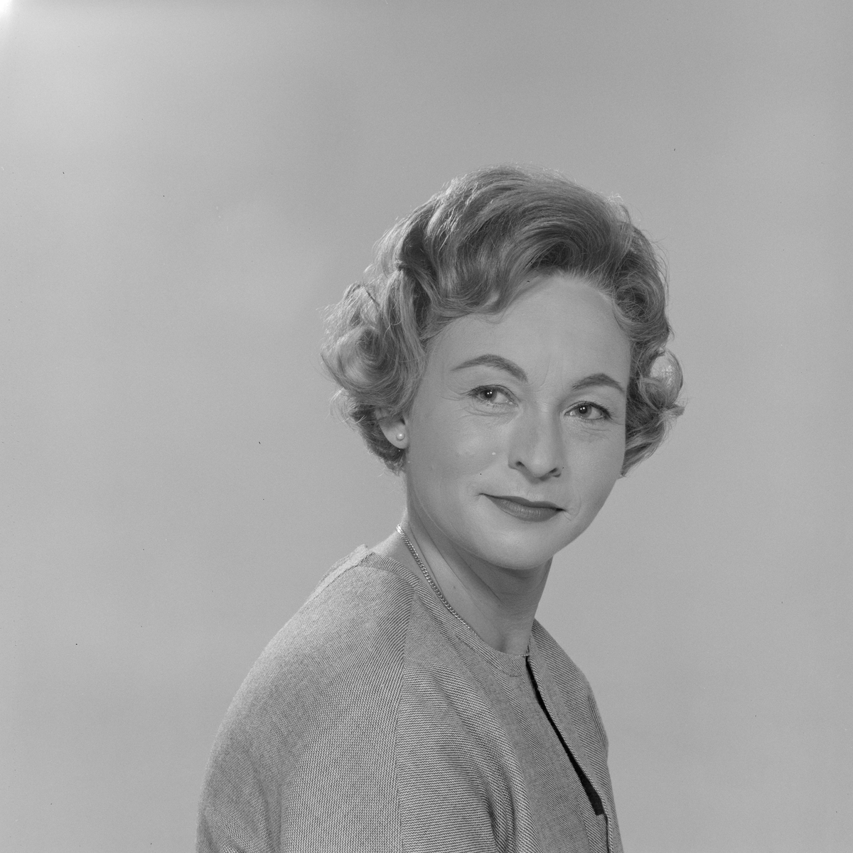 Fru Ellen Sophie Martens - model - DEXTRA Photo / DigitaltMuseum