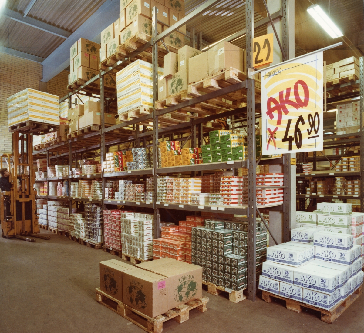 Lagret. Pallställage. - Länsmuseet Gävleborg / DigitaltMuseum