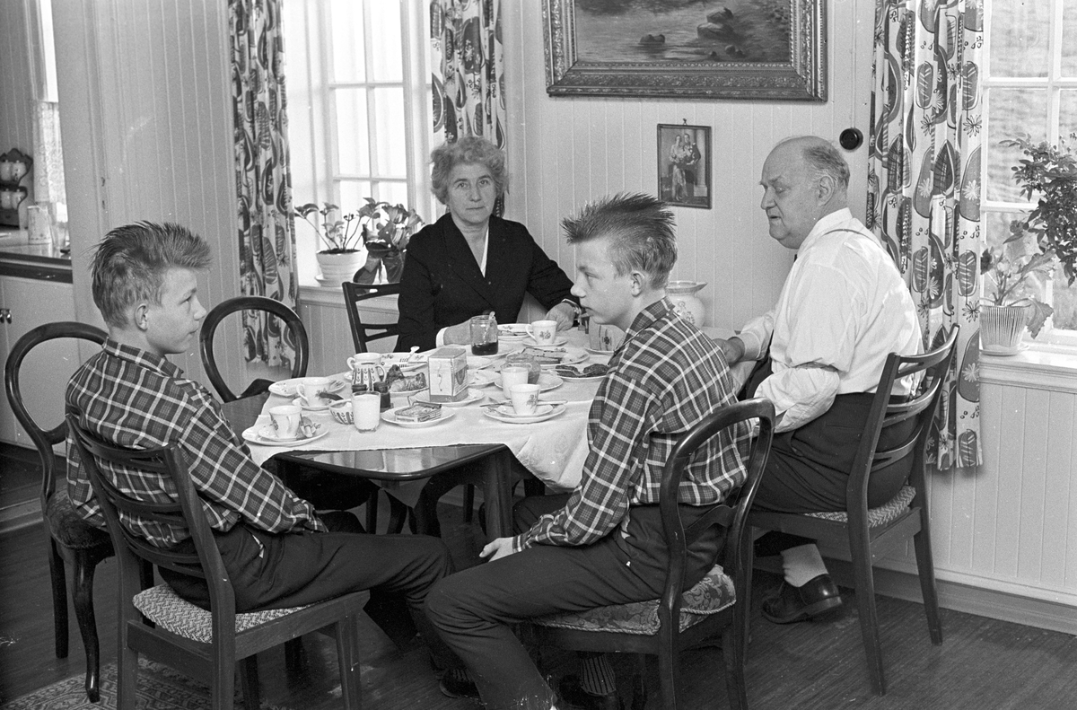 Serie bilder fra ordinering av Ingrid Bjerkås som første kvinnelige ...