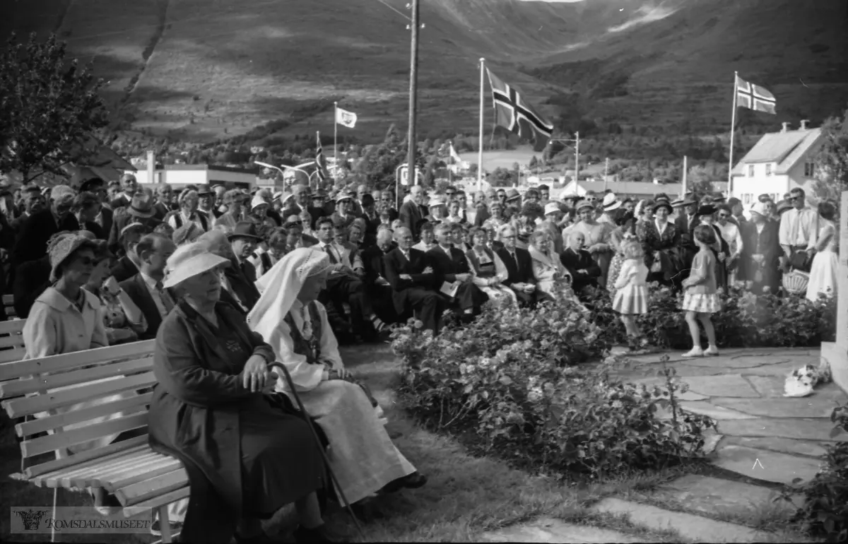 "Volda"."Hovden monument"."1960".14.08.1960. .Avduking av Hovden ...